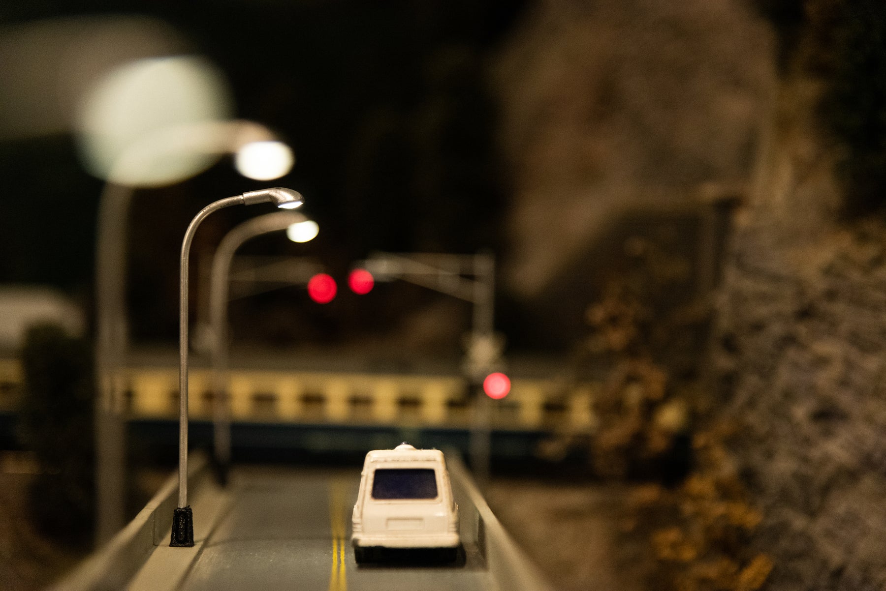 HO Scale Highway Lights for Model Train Layouts – Dwarvin Enterprises, Ltd.